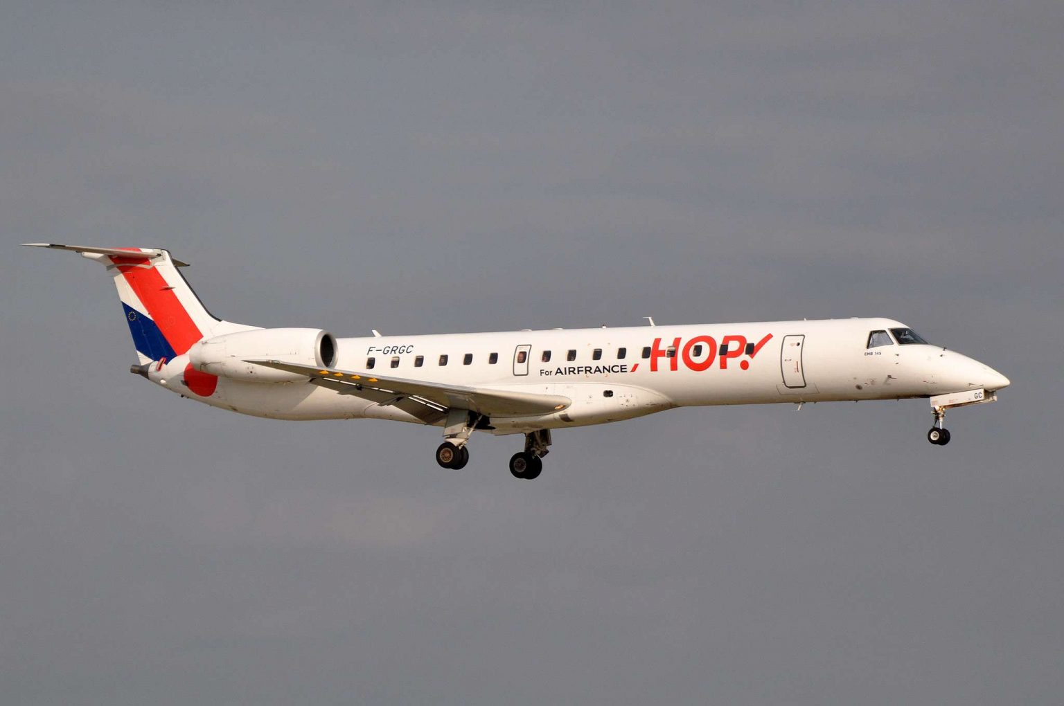 Primul avion din flota companiei românești Fly Lili va fi un Embraer E145