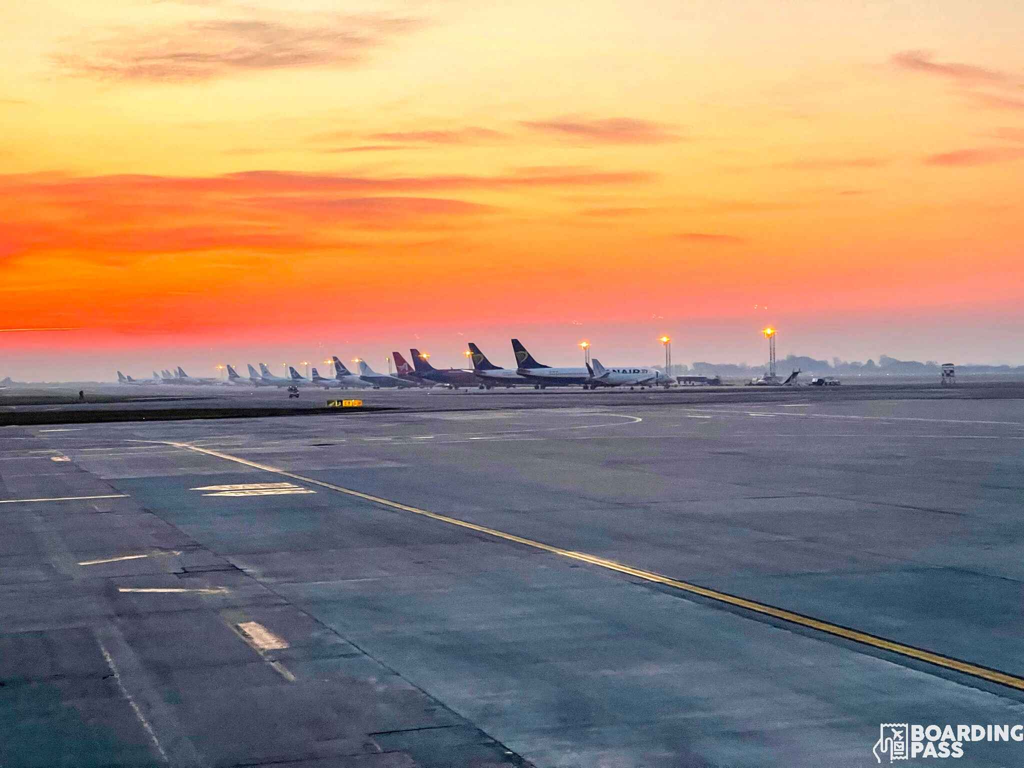 11 avioane civile evacuate din Tel Aviv în România