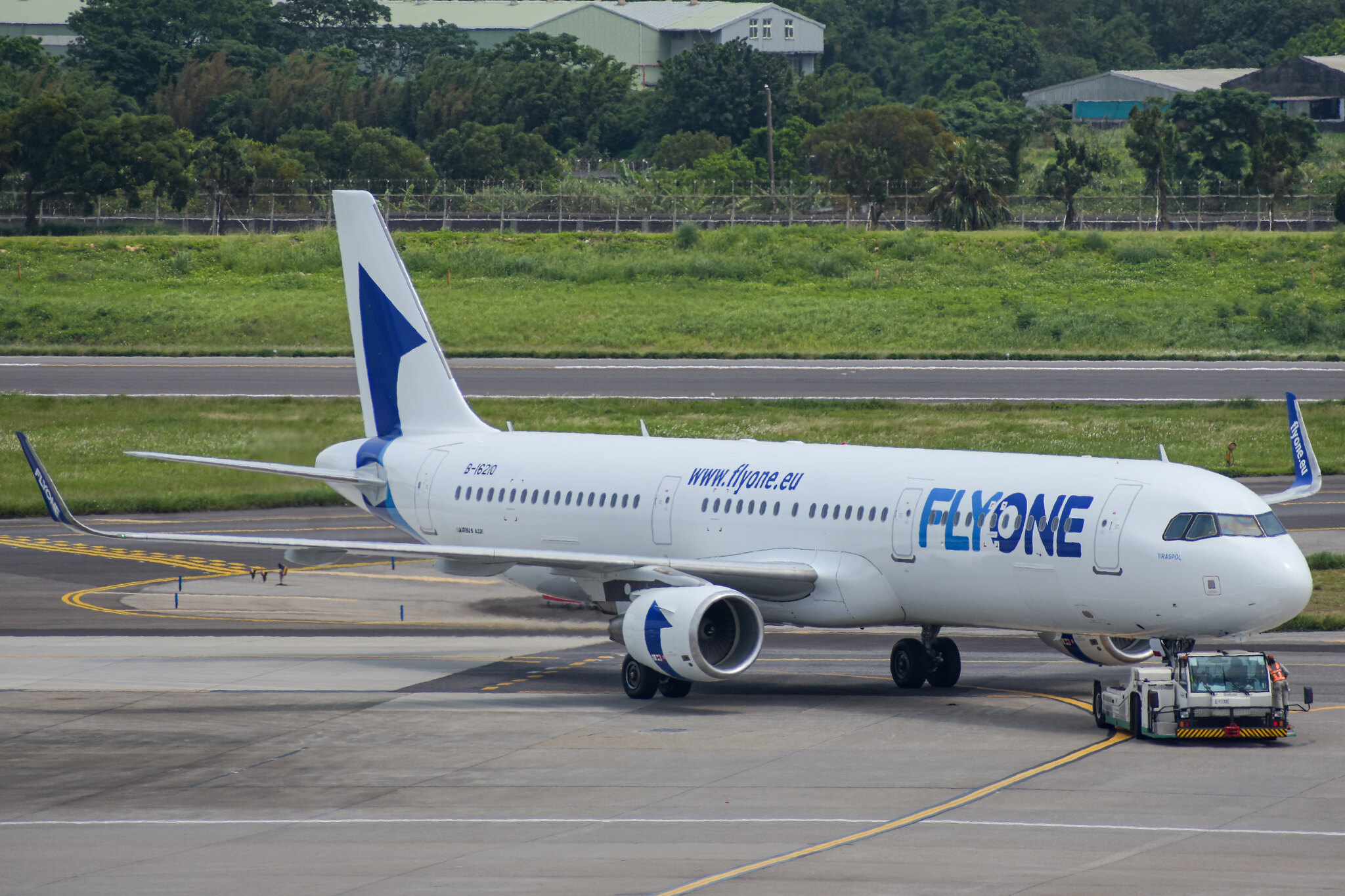 FLYONE aduce în flotă al treilea Airbus A321