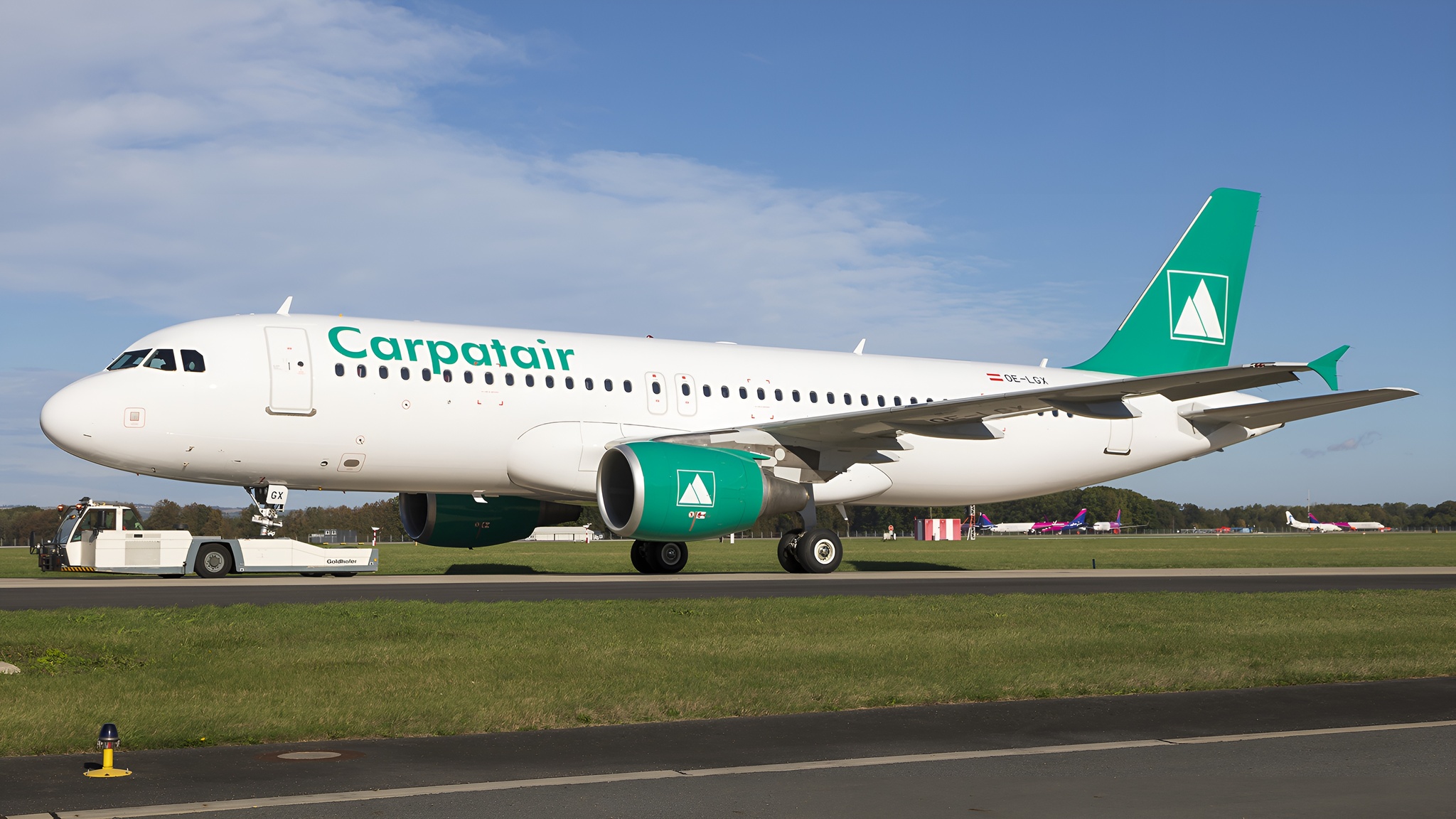 Primul Airbus A320 Carpatair a fost vopsit