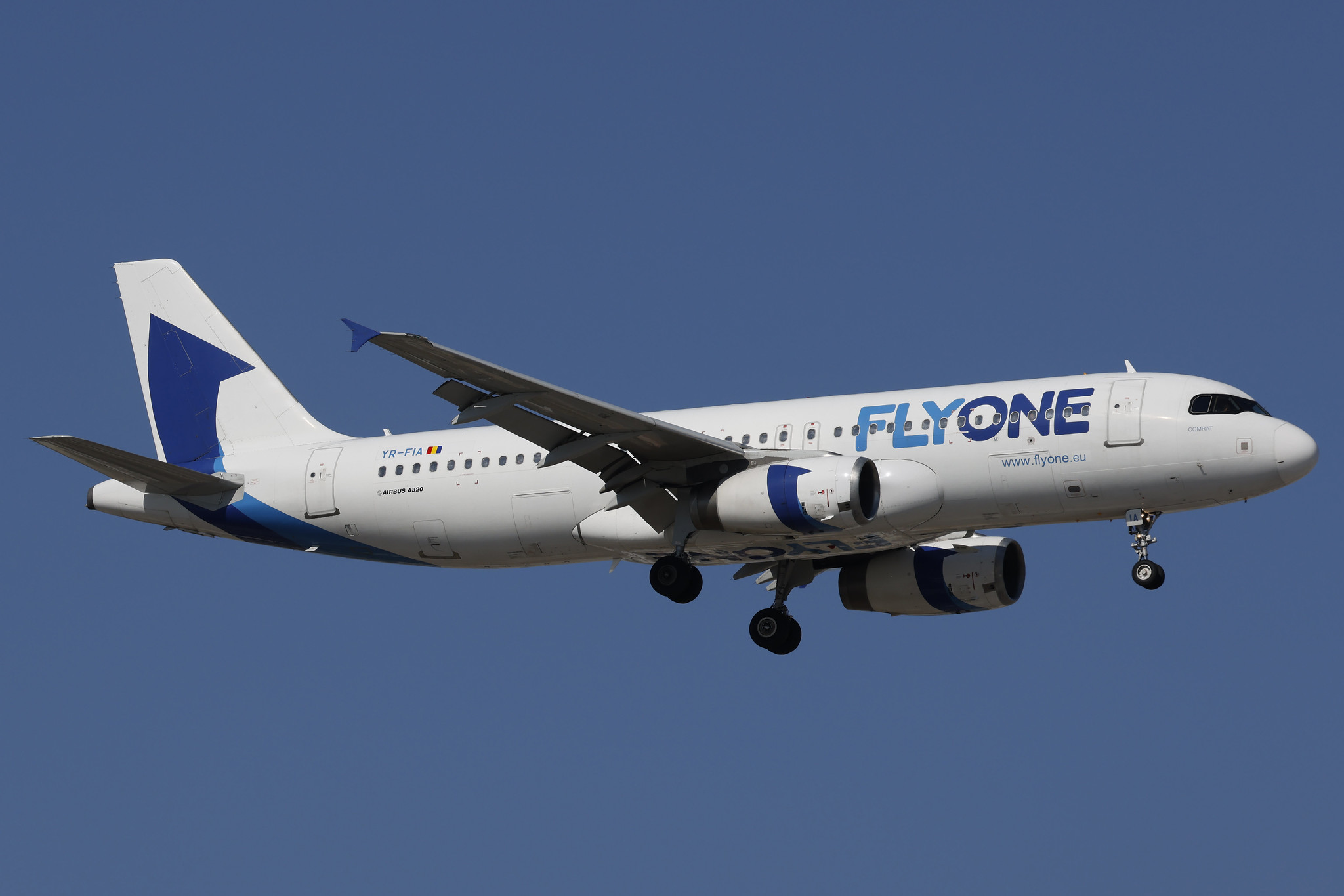 FLYONE: cinci rute regulate de la București, Cluj Napoca și Craiova din iunie 2025