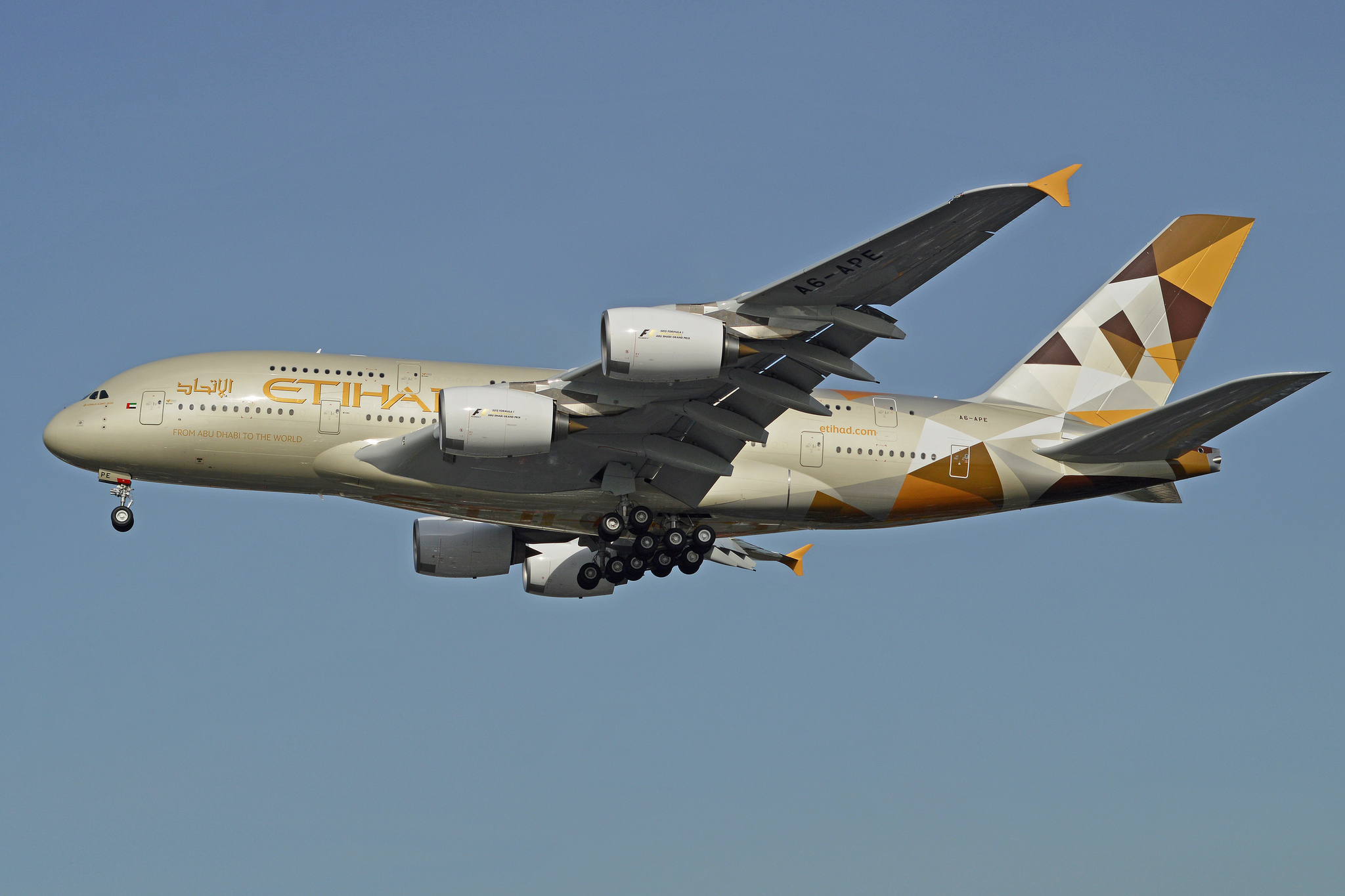 Etihad va folosi pe ruta către New York doar avioane A380