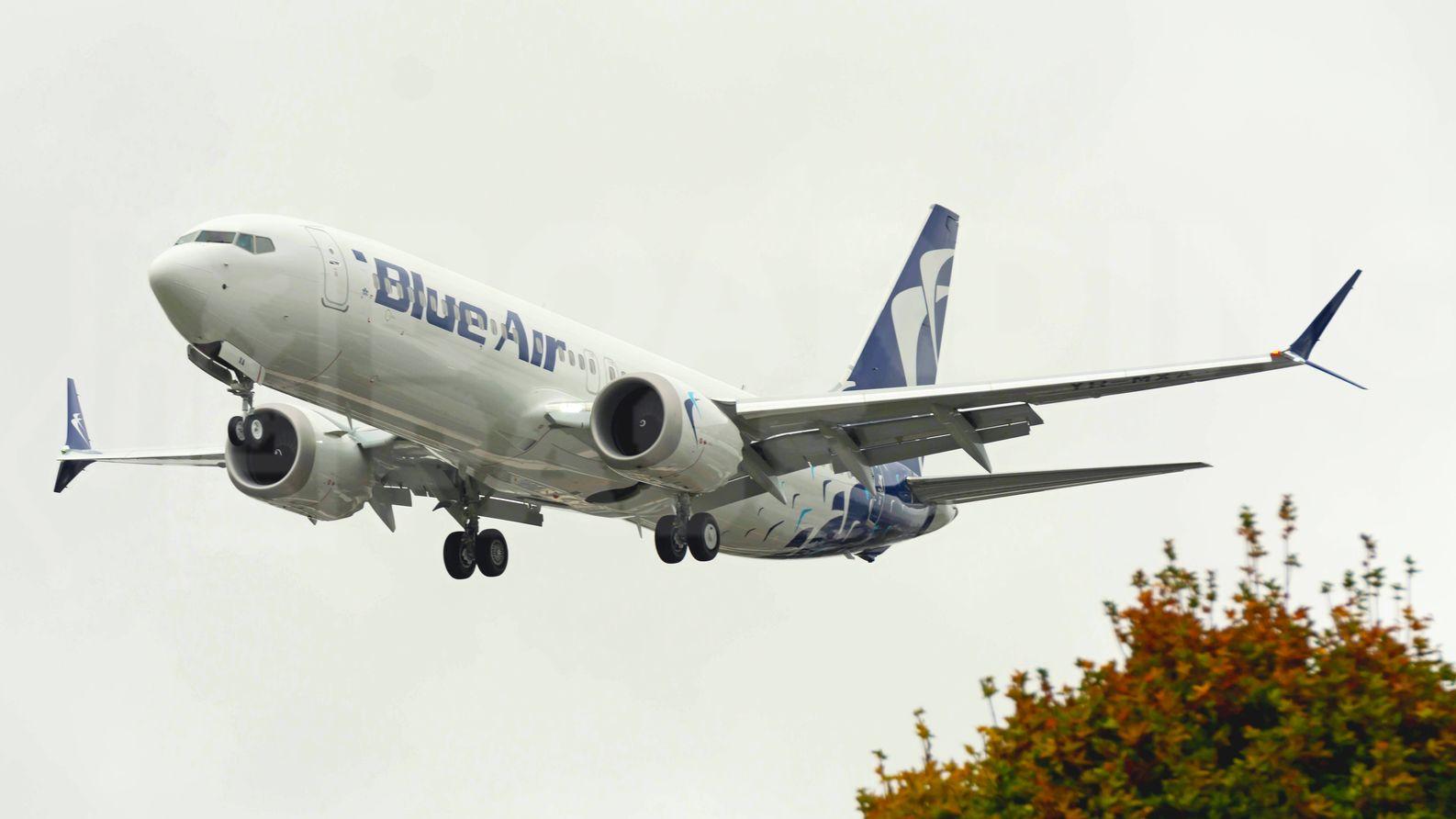 Foto: primul Boeing 737 MAX Blue Air a fost vopsit într-un livery nou